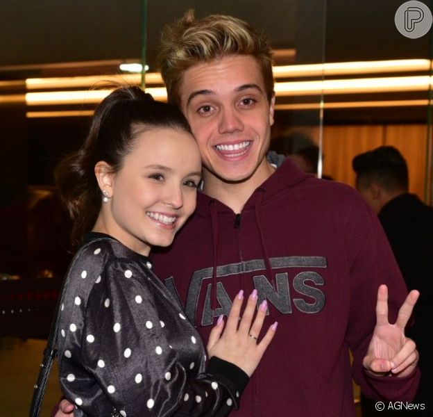 Namorado Posta Foto Fofa Com Larissa Manoela Após Polêmica De Vídeo