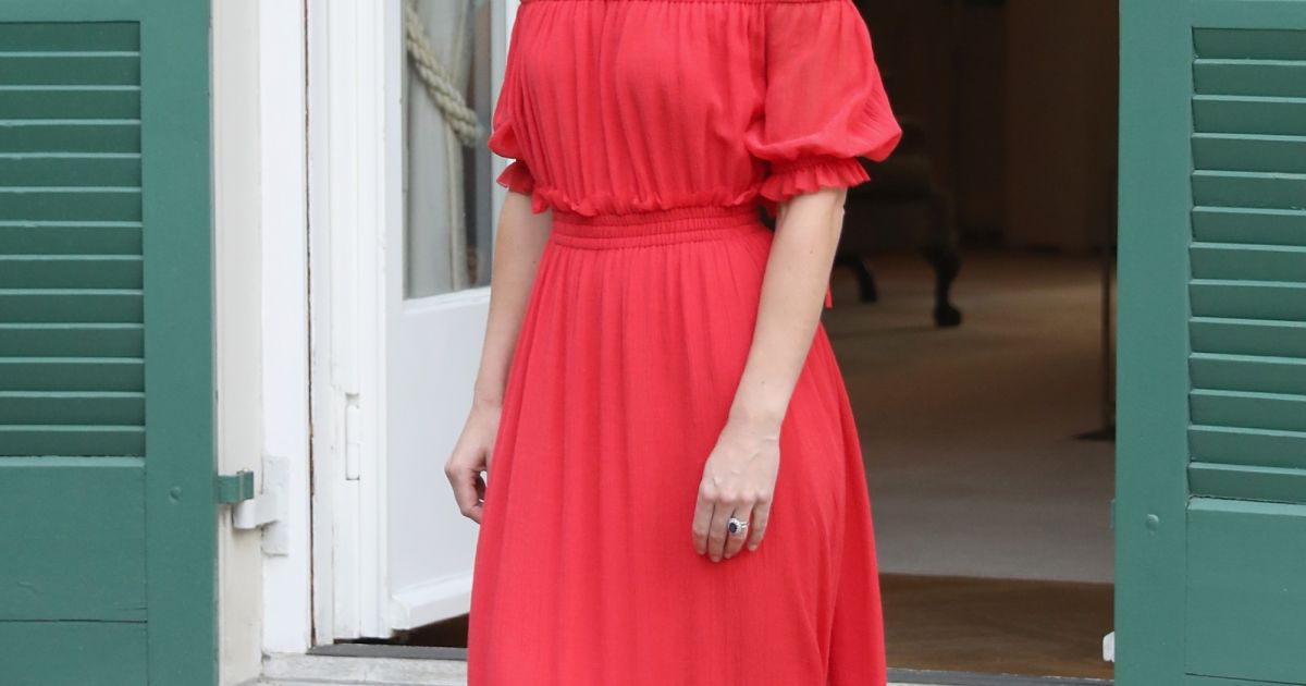Kate middleton veste um modelo leve e vibrante, perfeito para ...