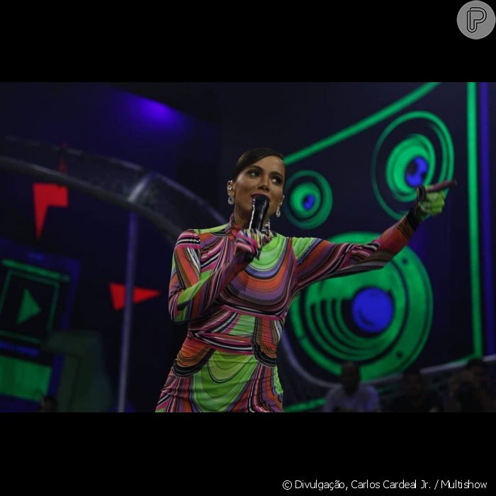 Anitta explica novidades dos looks em programa - Purepeople