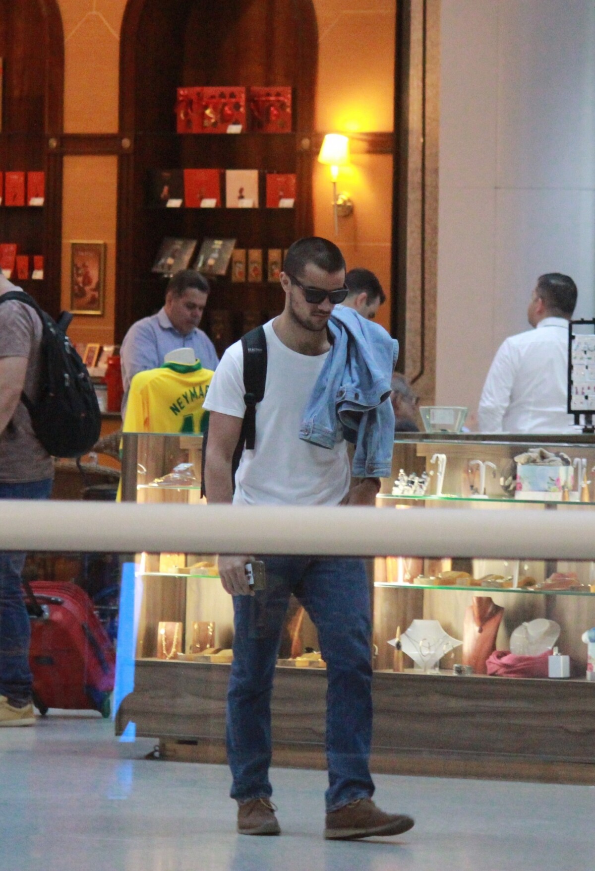 Foto: Felipe Simas está longe das novelas desde o fim de 'O Tempo Não ...