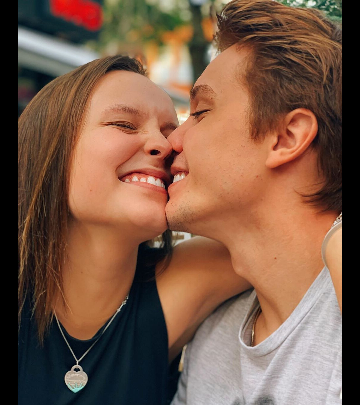 Foto: Larissa Manoela e Leo Cidade vivem trocando declarações de amor ... Foto: Larissa Manoela e Leo Cidade vivem trocando declarações de amor ...