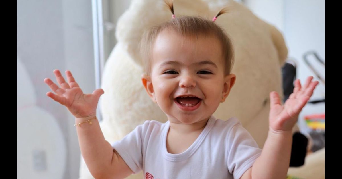 Filha de Sabrina Sato e Duda Nagle, Zoe já conversa com os pais em uma ...