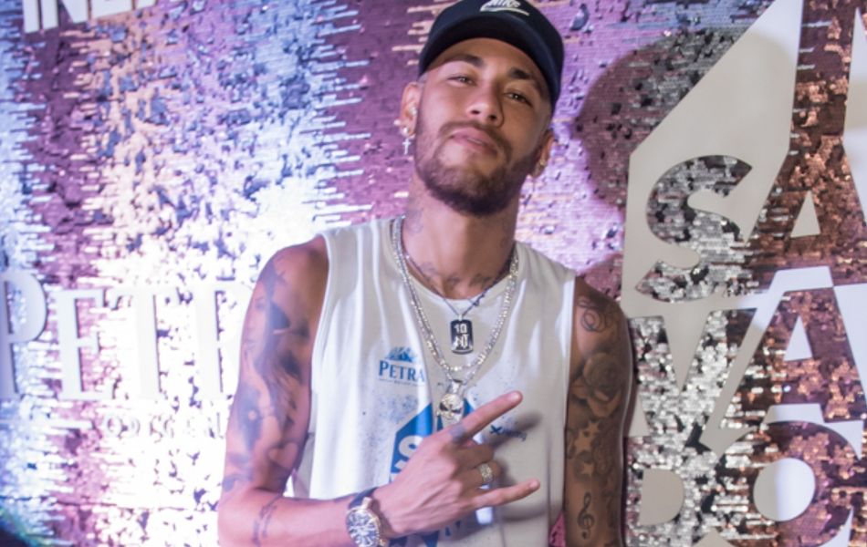 Neymar aparece em foto de modelo e detalhe da roupa chama atenção. Veja ...