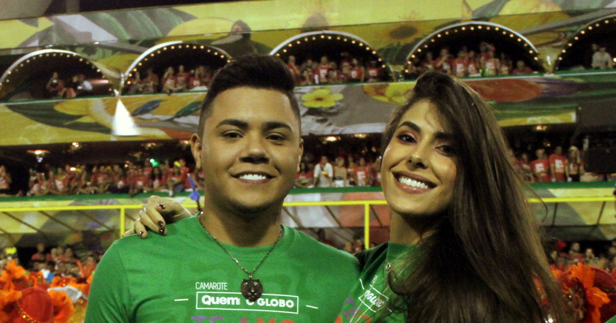 Namorada de Felipe Araújo, Estella Defant deixou barriga seca à mostra ...