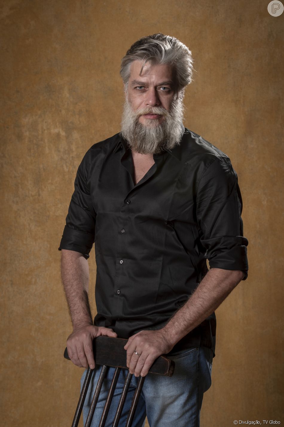 Fábio Assunção já havia adotado uma barba para seu personagem na série ...