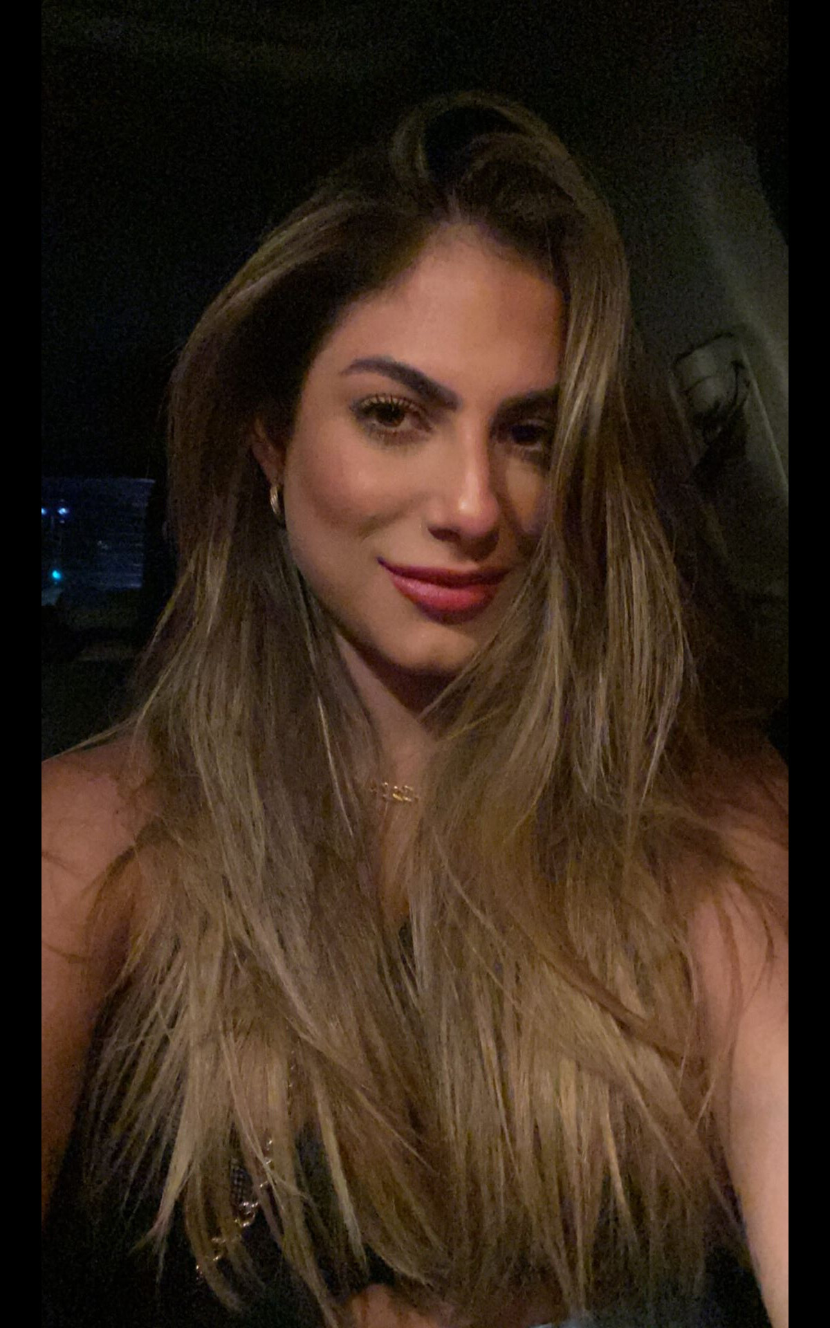 Foto: Mari Gonzalez mostra resultado da mudança no visual com selfie ...
