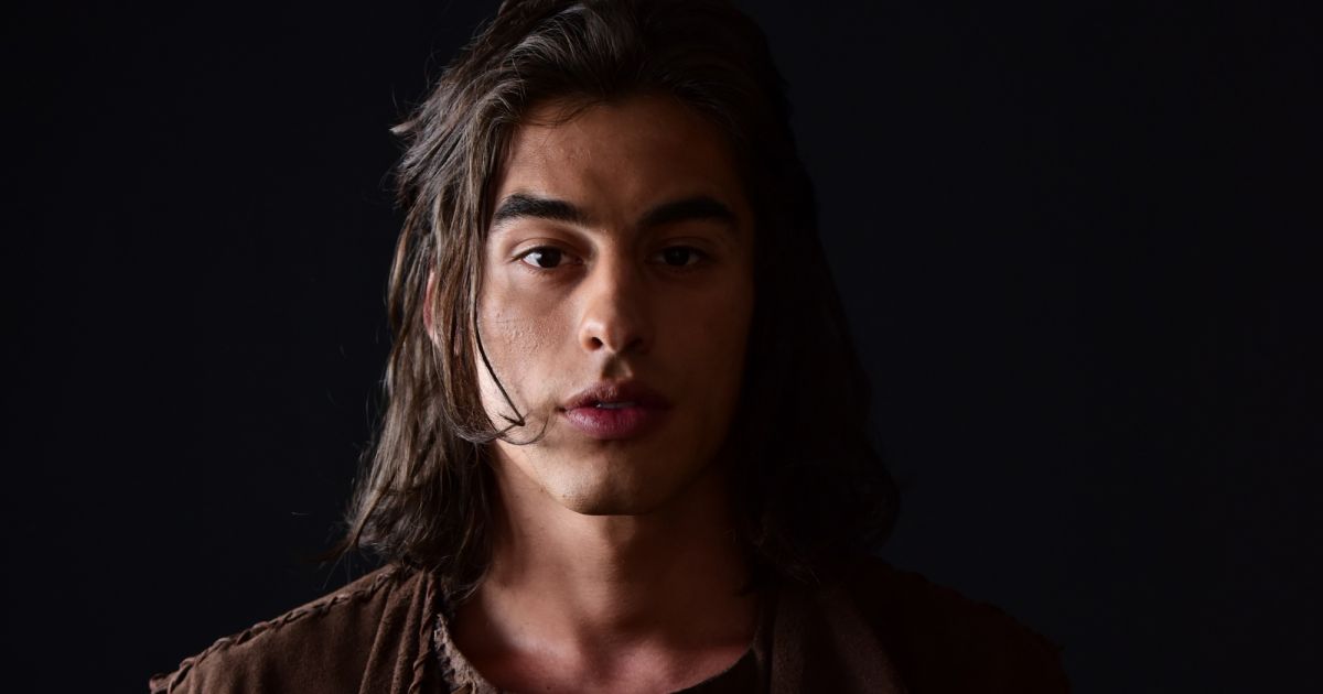 Cam (Vinícius Redd) é filho de Noé (Oscar Magrini), irmão de Sem ...