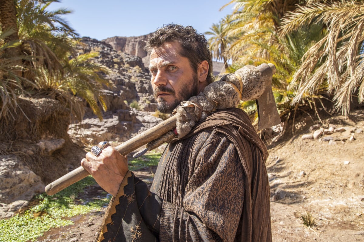 Foto: Tauro (Fernando Val) é um rapaz que tem talento para ser ferreiro ...