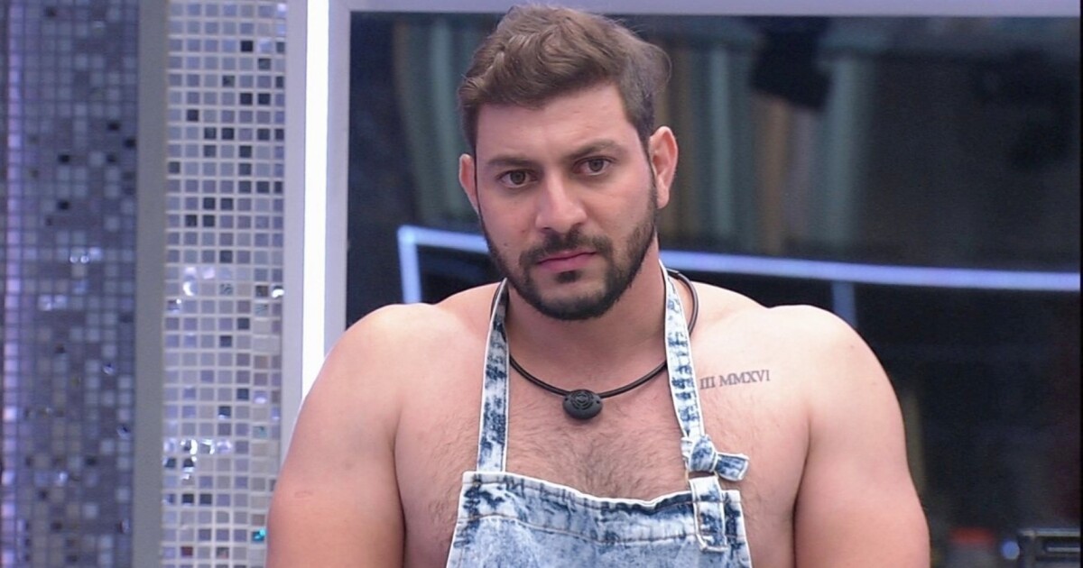 'BBB 21': Caio leva tombo em festa, é socorrido por Rodolfo e web ...