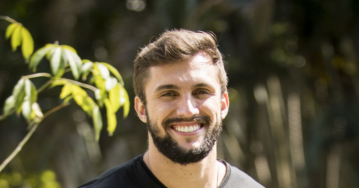 Ex-BBB Arthur está solteiro após término do reality show - Purepeople