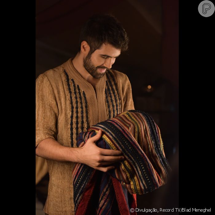 Novela 'Gênesis': José (Juliano Laham) ganha uma túnica do pai, se ...