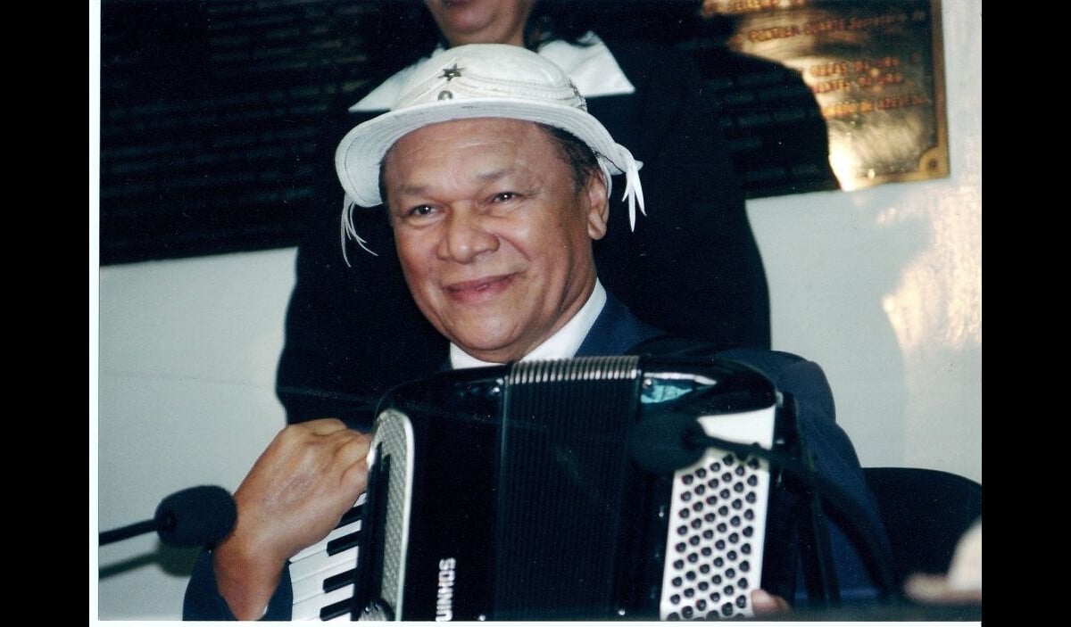 Foto: Após 51 anos de carreira, Dominguinhos aposentou sua sanfona ...