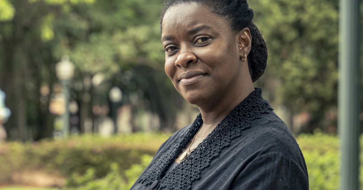 Augusta (Olívia Araújo) resolve ajudar Davi (Rafael Vitti) a manter seu ...