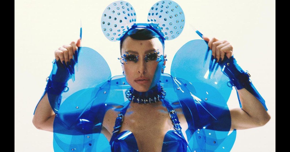 Sabrina Sato surge com fantasia tech em ensaio da Vila Isabel - Purepeople