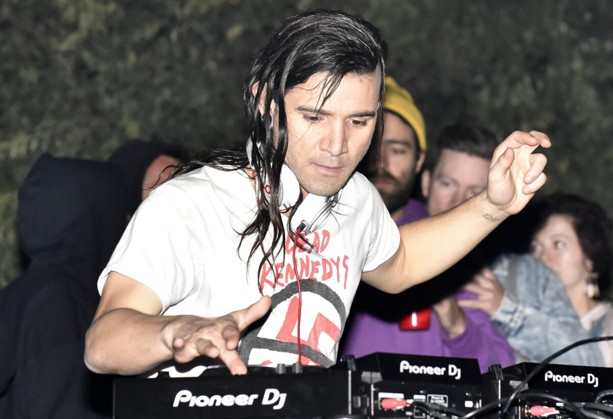 Foto: O DJ Skrillex foi adotado ainda bebê e conheceu seus pais ...