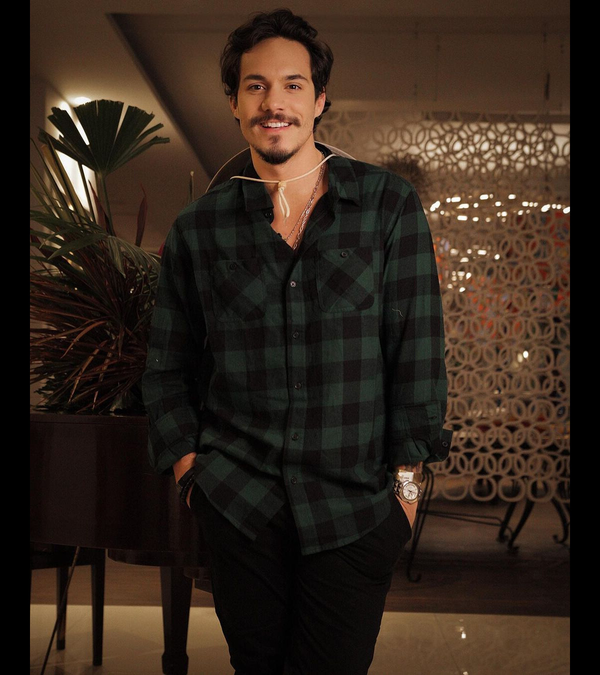 Foto: Antes de entrar no BBB, Eliezer fez uma harmonização facial ...