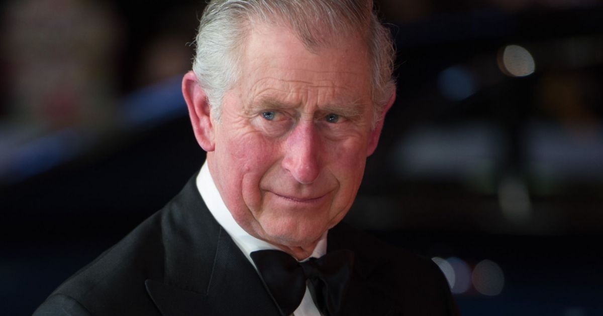 Rei Charles III foi vaiado pelo público enquanto estava a caminho do ...