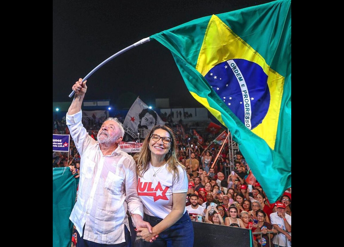 Foto: Janja Lula é fã de looks com jeans e camisetas básicas: peças com ...