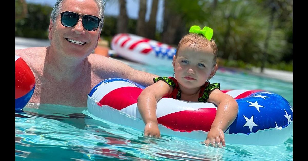 Vicky, de 2 anos, é filha de Roberto Justus com a modelo Ana Paula ...