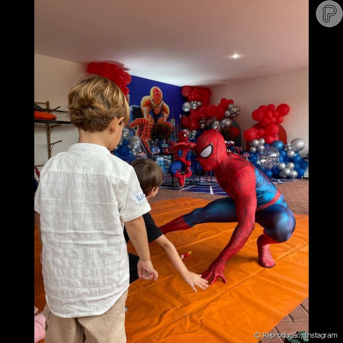 Rael, filho de Isis Valverde, celebrou 4 anos de vida em festa de ...