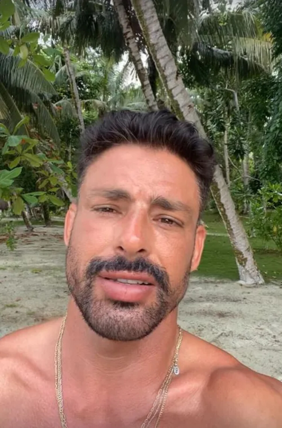 Foto: Cauã Reymond lamentou mortes em Jacarta e tranquilizou fãs ...