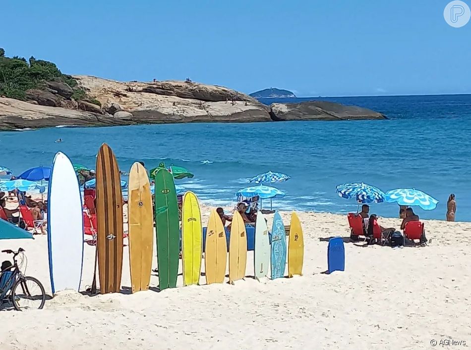 Fotos de Caio de Blat de sunga chamam atenção por volume gigante. Veja ...