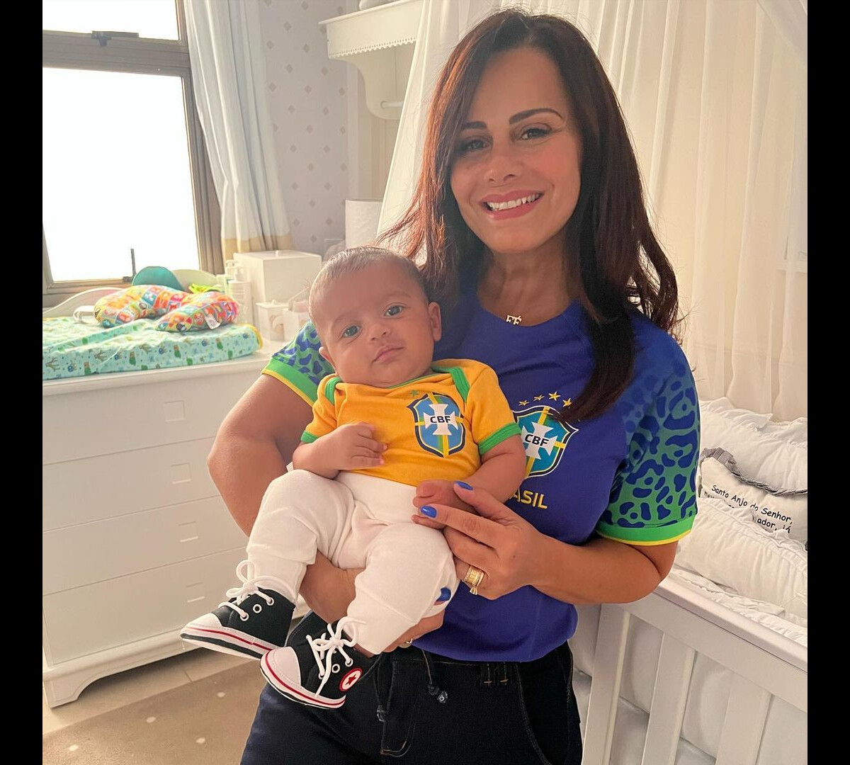 Foto: Viviane Araujo estava com as mexas mais escuras e curtas antes da ...