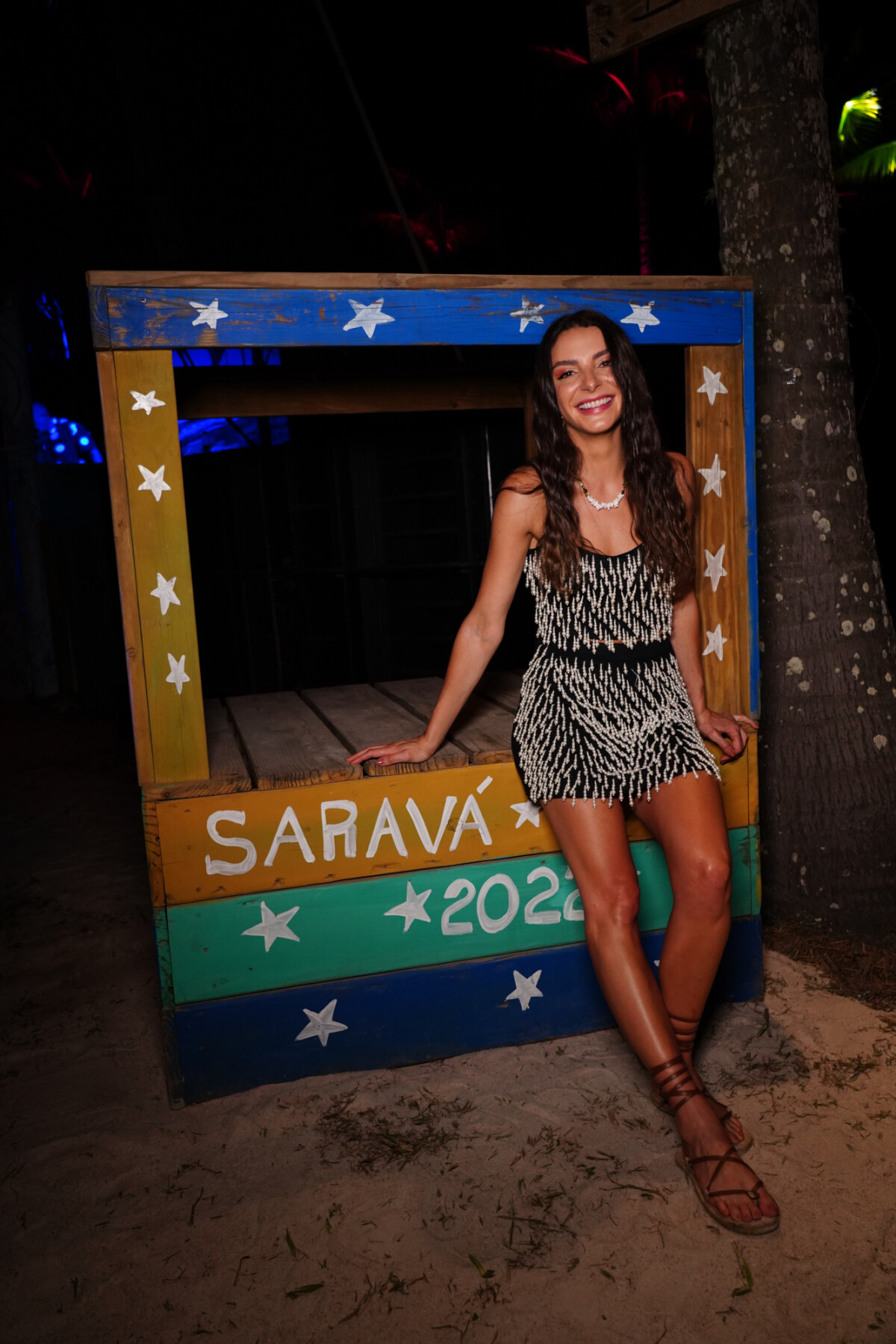 Foto: O look da influenciadora Sarah Mattar combinava franjas e preto ...