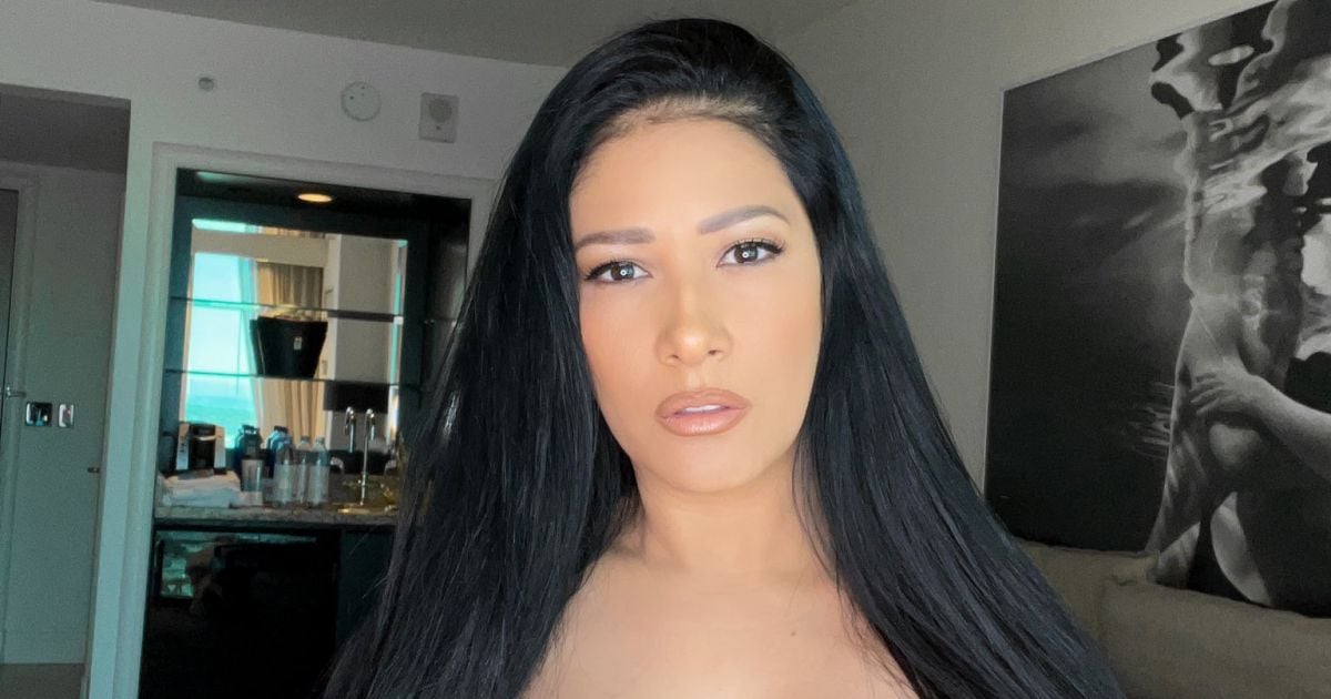 Simaria não se acanha com as críticas e continua exibindo o corpão na ...