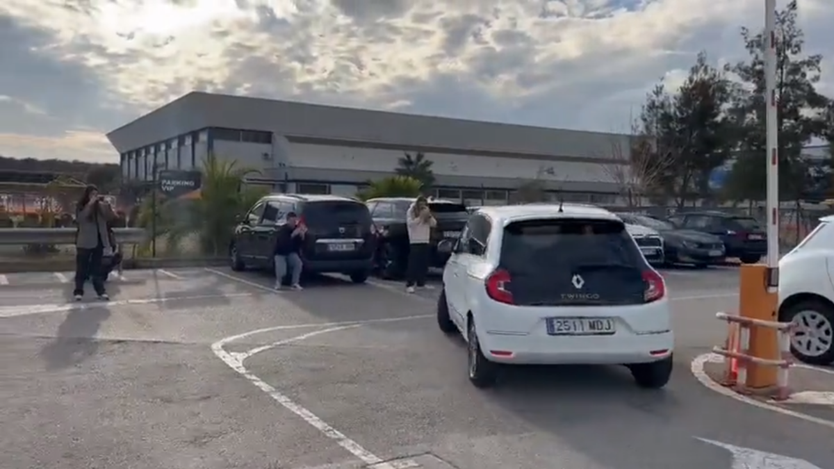 Foto: Gerard Piqué dirigia um carro Renault Twingo - Purepeople