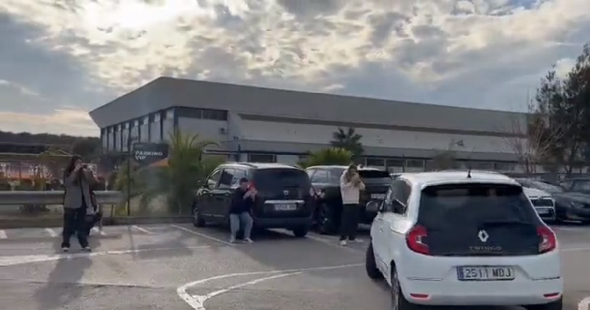 Gerard Piqué dirigia um carro Renault Twingo - Purepeople