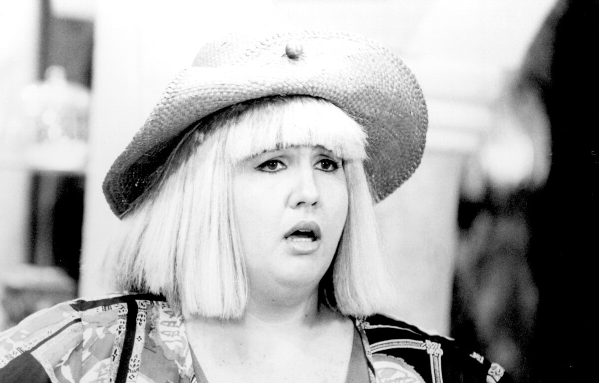 Foto: Claudia Jimenez em foto como a dona Cacilda da 'Escolinha do ...