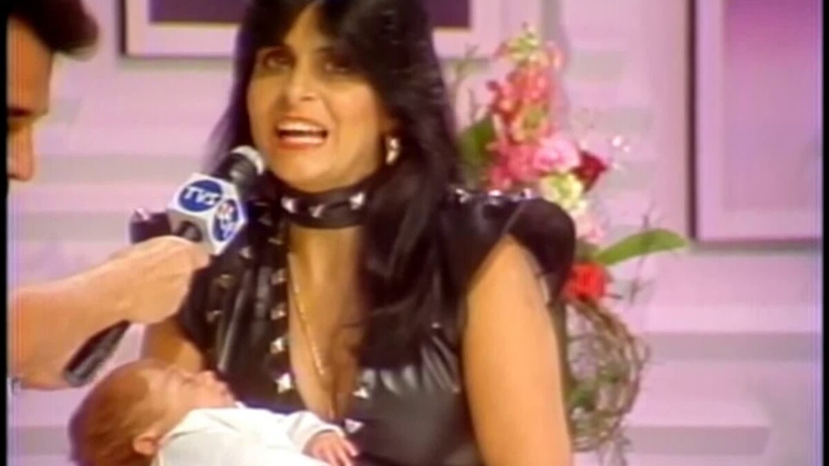 Foto: Gretchen e o filho Décio Jr ainda bebê em raro registro ...