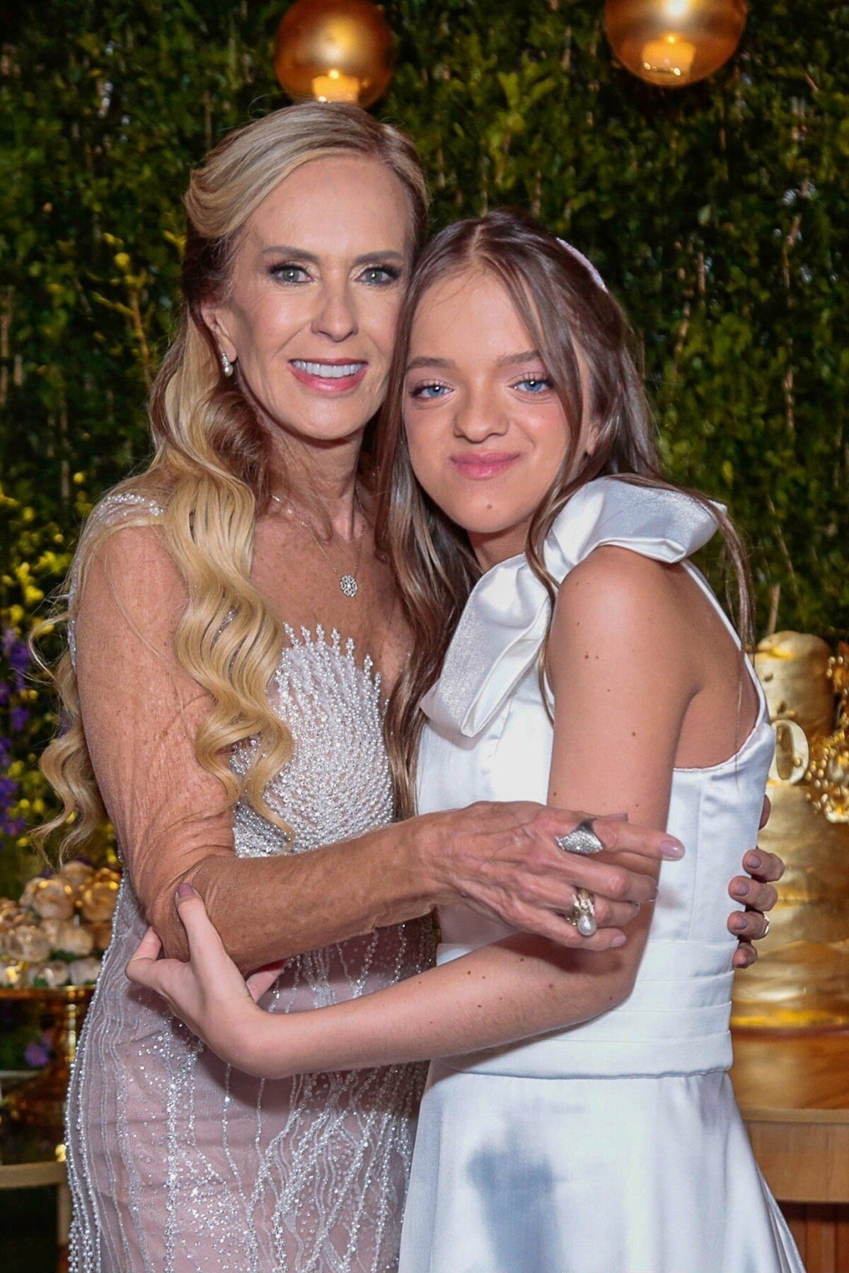 Foto: Helô Pinheiro ganhou carinho da neta Rafaella Justus - Purepeople