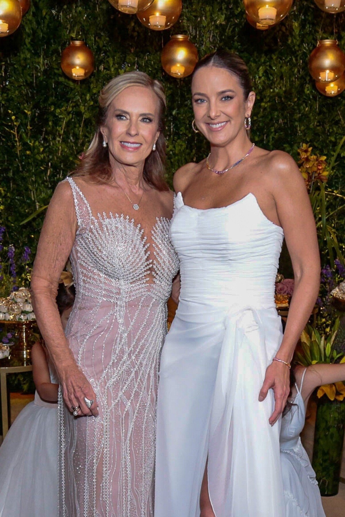 Foto: Helô Pinheiro fez festa para comemorar seus 80 anos e posou com a ...