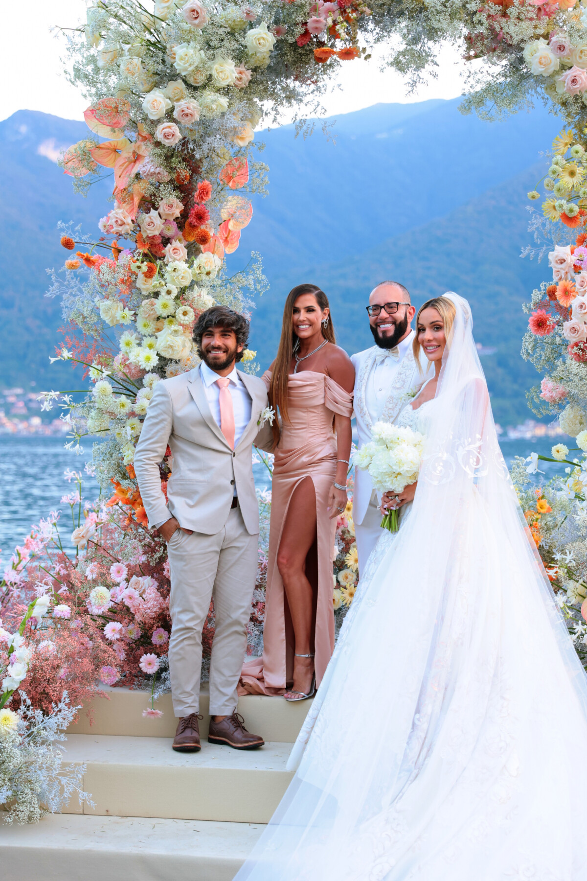 Foto: Deborah Secco e Hugo Moura foram padrinhos do casamento de Roman ...