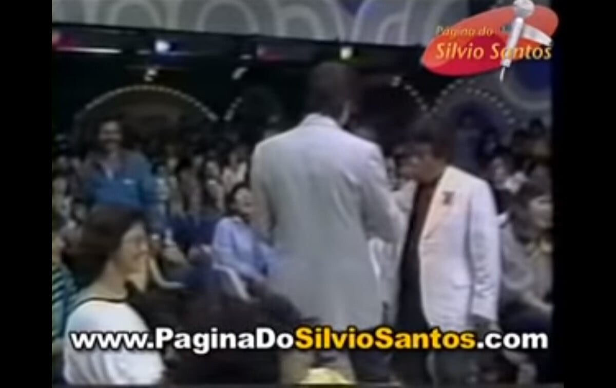 Foto: Roque e Silvio Santos em cena dos anos 1980. Coordenador das caravanas do SBT nasceu no ...