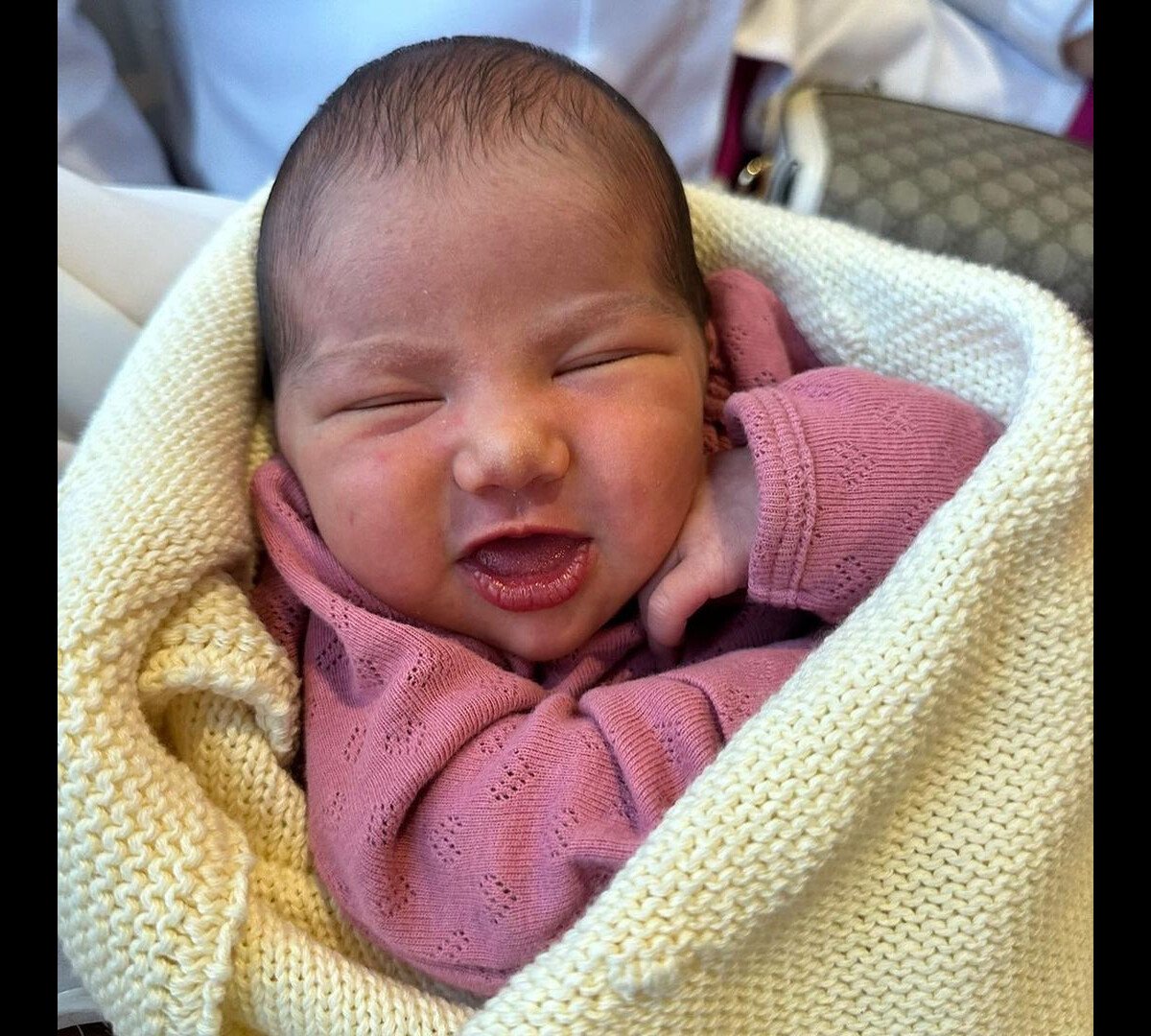Foto: Mavie, filha de Neymar e Bruna Biancardi, fez um mês - Purepeople Foto: Mavie, filha de Neymar e Bruna Biancardi, fez um mês - Purepeople