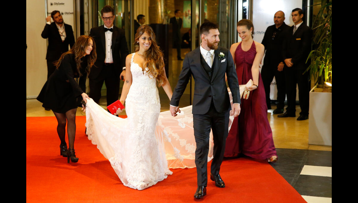 Foto: Antonella Roccuzzo se casou com Lionel Messi em 2017. Seu vestido ...