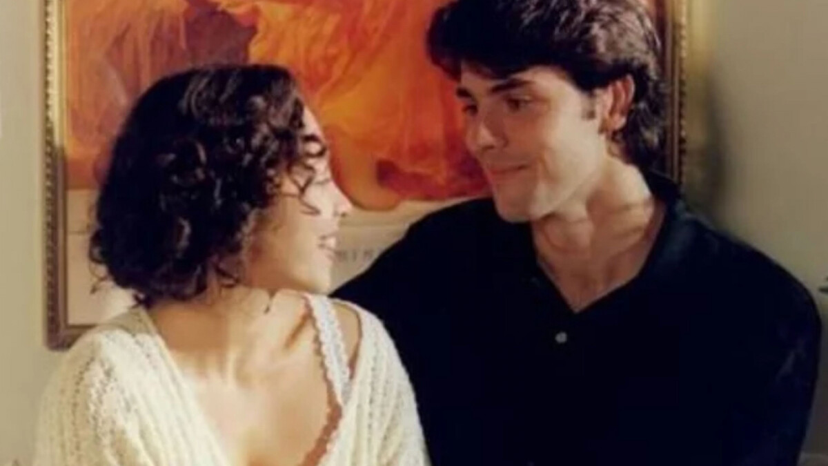 Foto: Em Història de Amor, Joyce (Carla Marins) nutre o amor de Bruno (Claudio Lins) - Purepeople