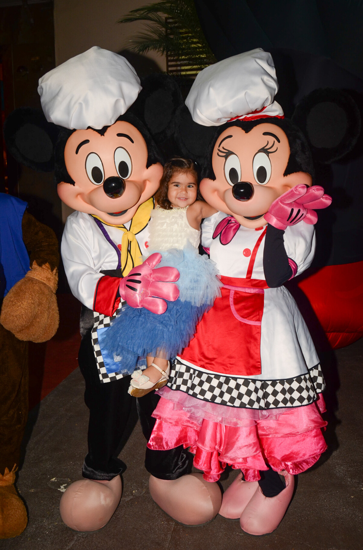 Foto: Filha mais nova de Simone Mendes, Zaya posou com Mickey e Minnie ...