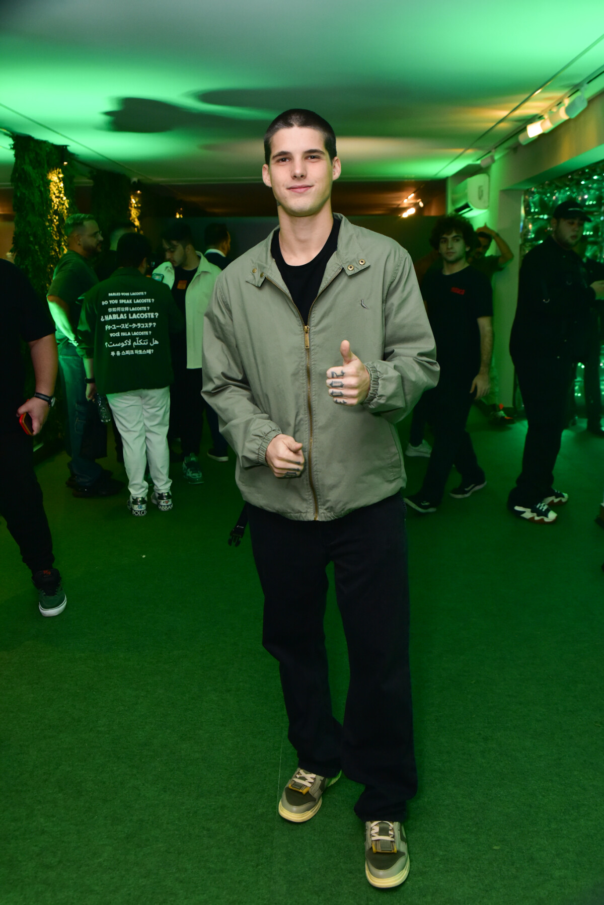 Foto: Gabriel Flop também foi ao aniversário de Vivi Wanderley - Purepeople