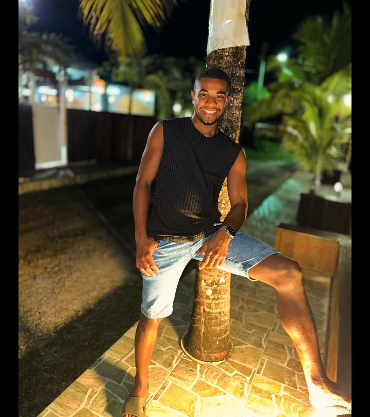 Foto: Davi e a família querem processar a ex-assessora por quebra de contrato de ...