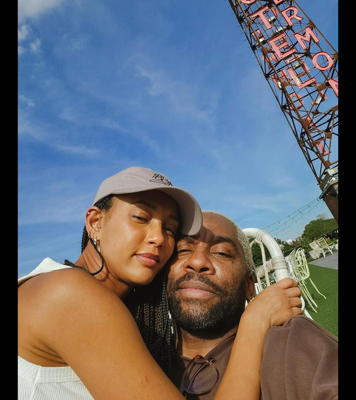 Foto: Lázaro Ramos e Taís Araújo trocaram flores, quando atriz ainda estava noiva - Purepeople