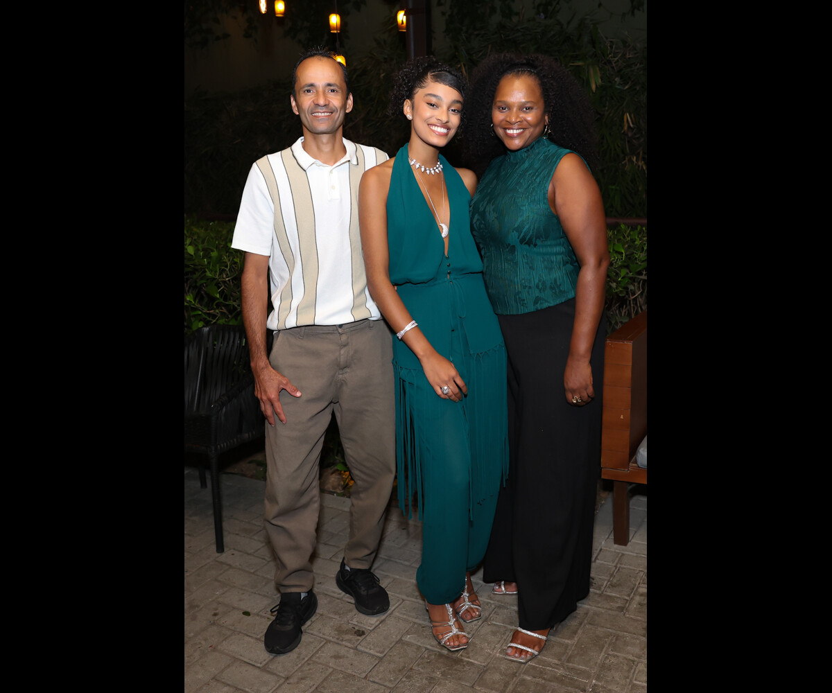 Foto: Teca da novela 'Renascer', Lívia Silva em foto com os pais, Lúcia ...