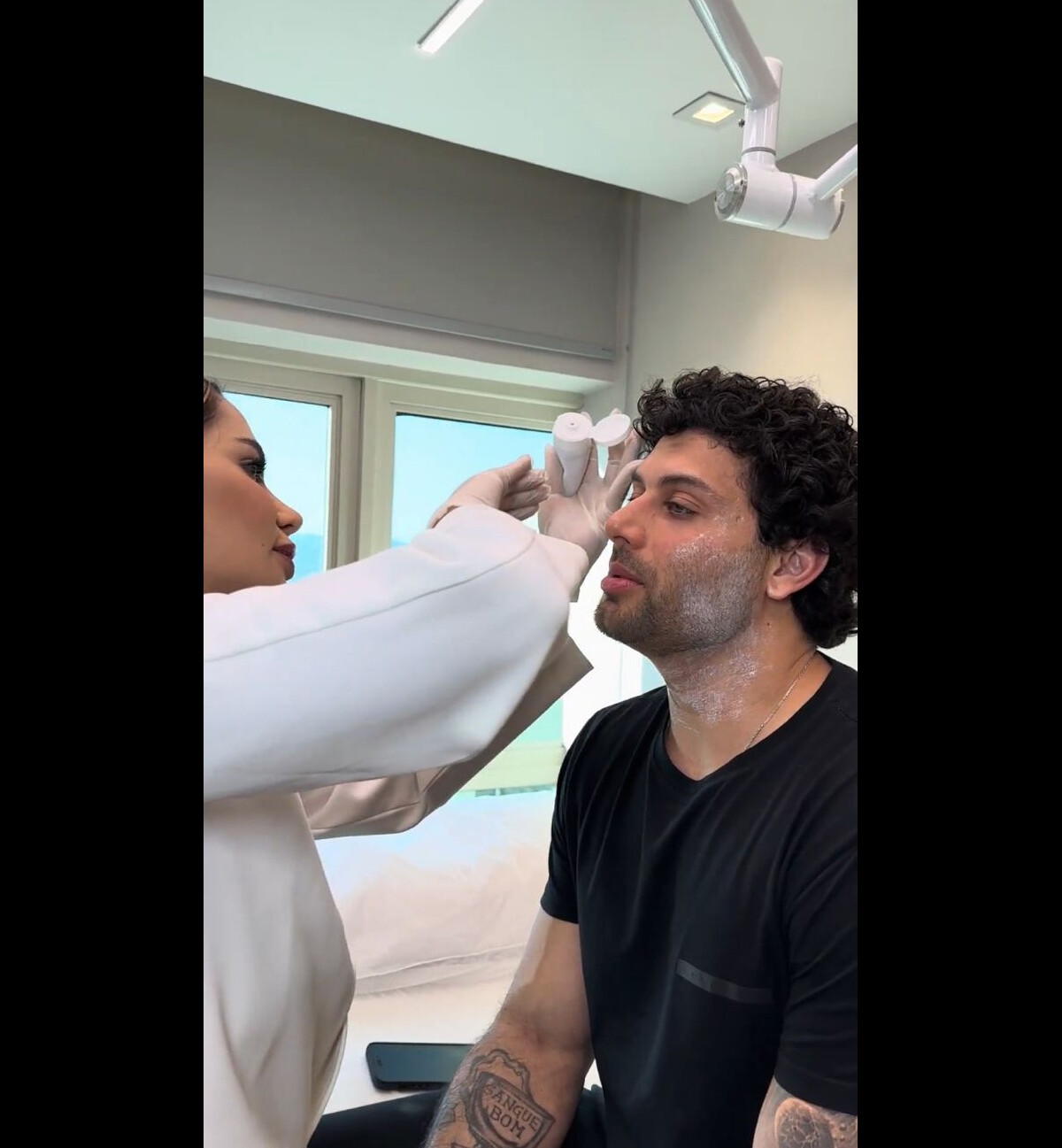 Foto: Jesus Luz tem passado por um tratamento tecnológico com o Harmonize Gold, uma técnica ...