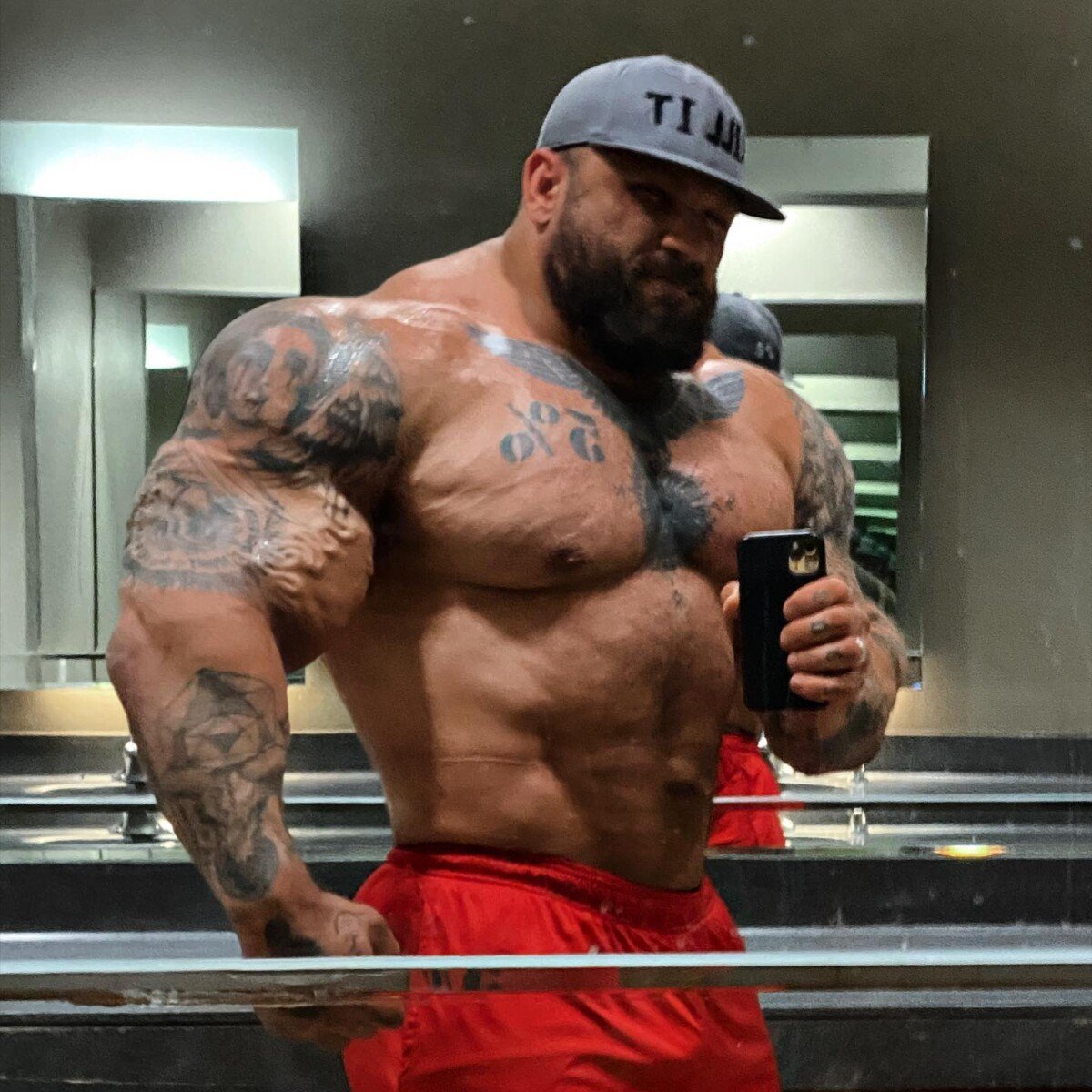 Foto: Illia 'Golem' Yefimchyk era conhecido como o "fisiculturista mais ...