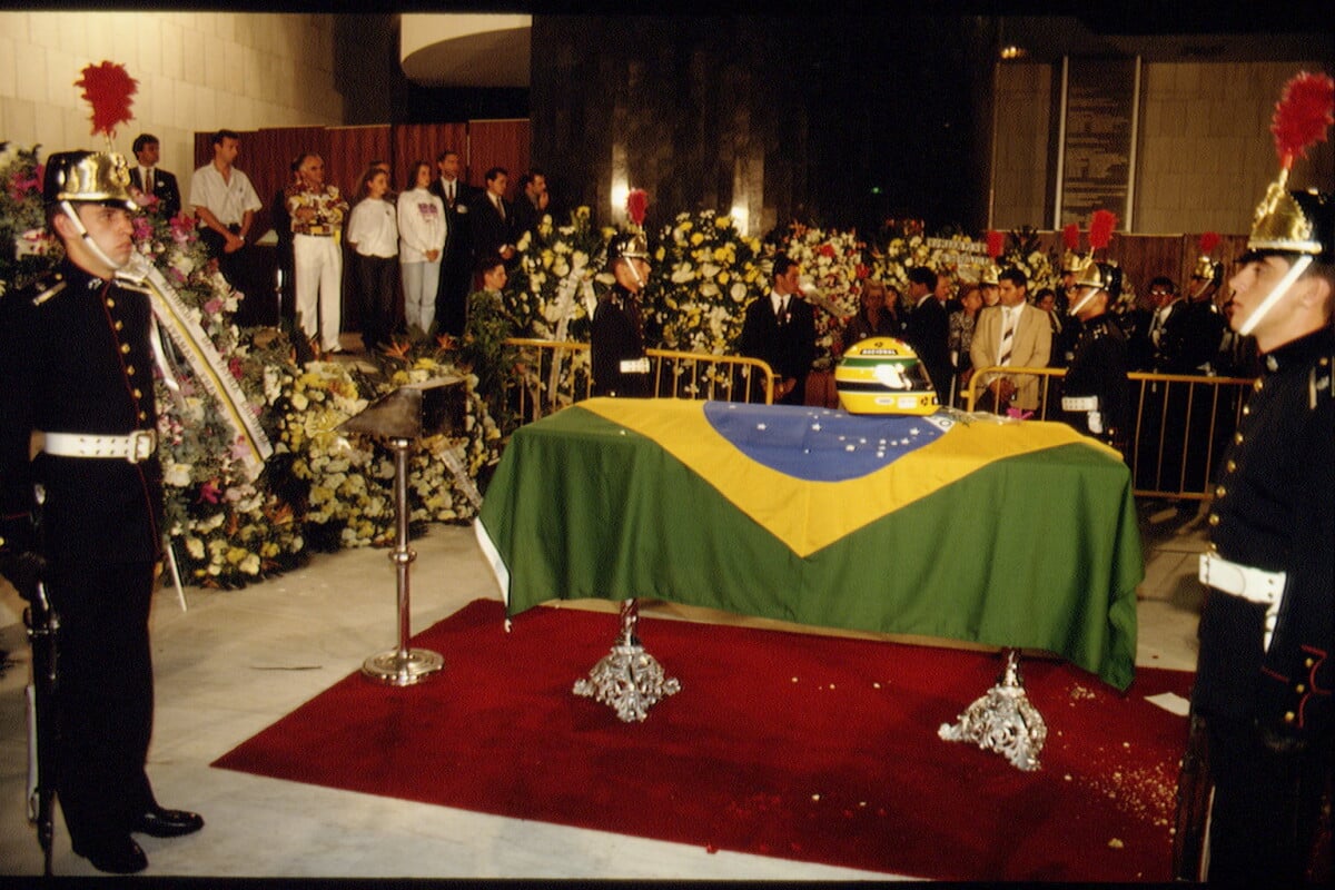 Foto: Velório de Ayrton Senna aconteceu nos dias 4 e 5 de maio de 1994 ...