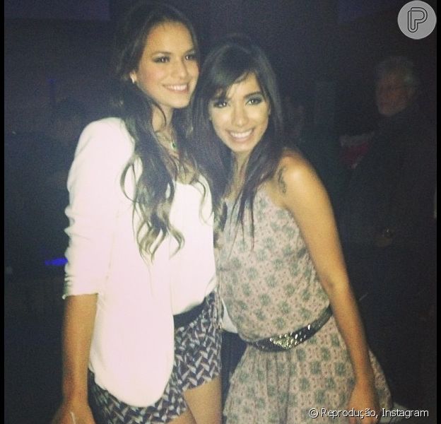 Bruna Marquezine e Anitta posam juntas e cantora de funk diz ...