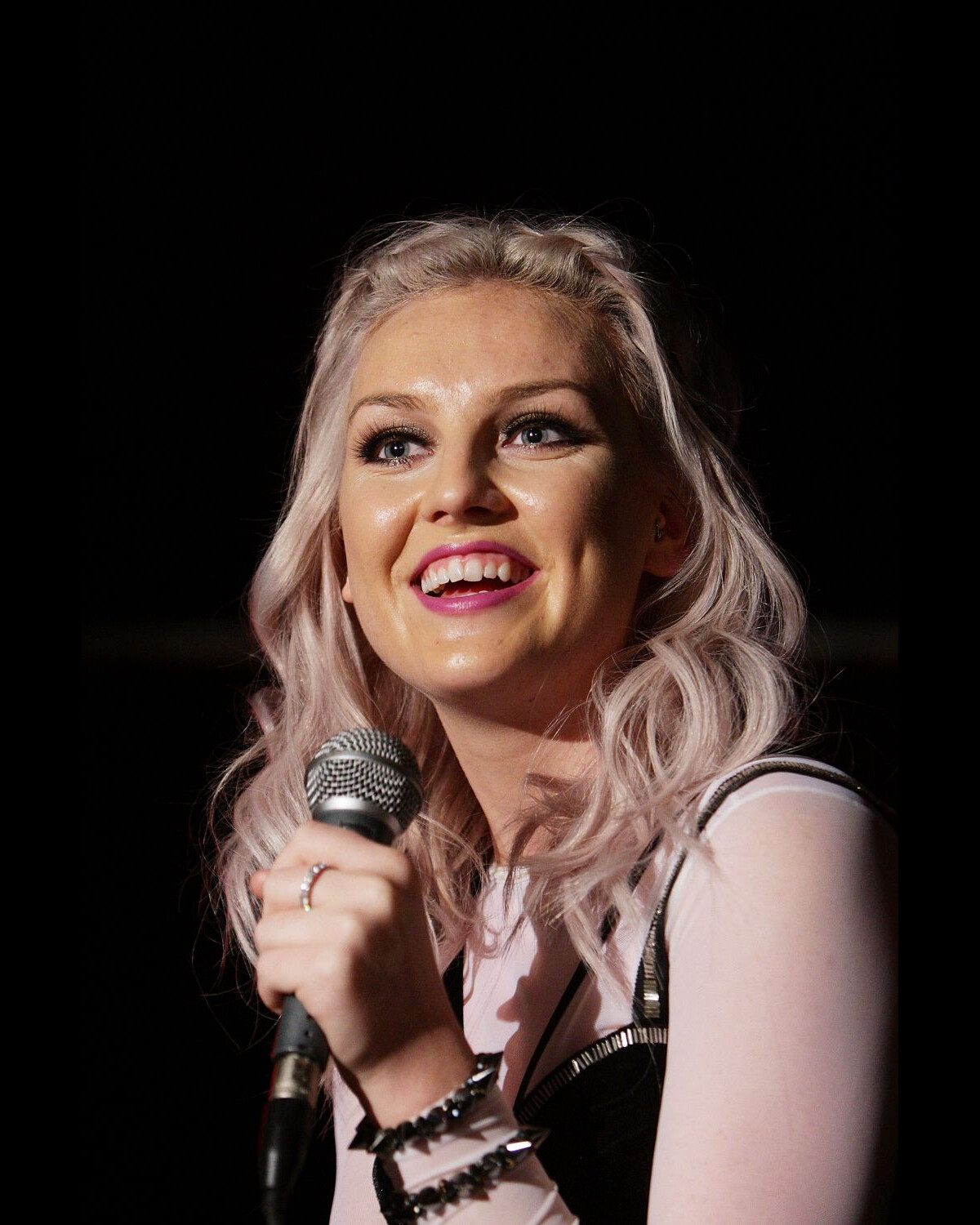 Foto: Perrie Edwards é a principal vocalista da banda Little Mix ...